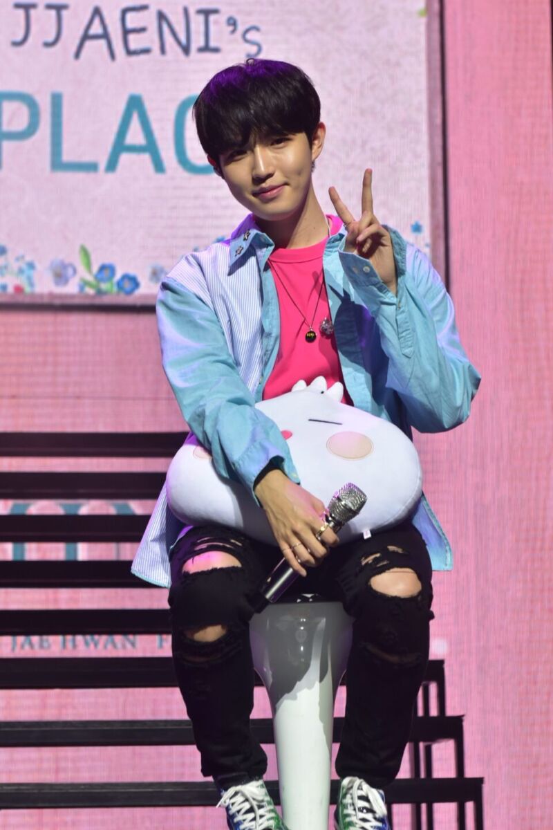 [SINGAPORE] Kim Jae Hwan stole the hearts and [MIN:D] of Singapore WIN ...